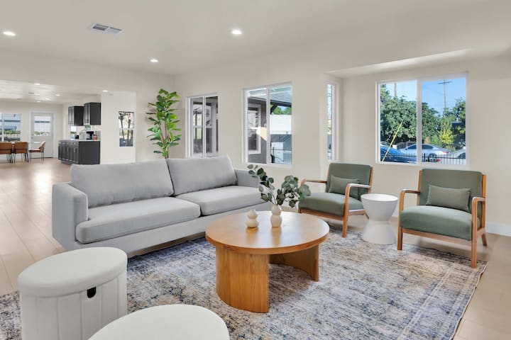 Stylish La Retreat Near Disney, Knott’s & Sofi - Downey, CA