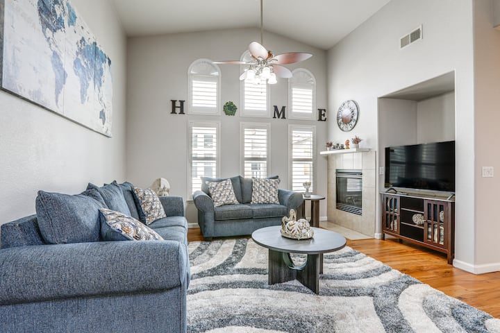 Extended-stay Ready! Elk Grove Unit W/ Pool Access - Elk Grove