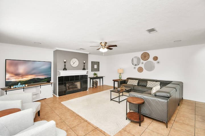Relax In Style! 6br Houston Oasis W/ Pool & Spa - Humble, TX