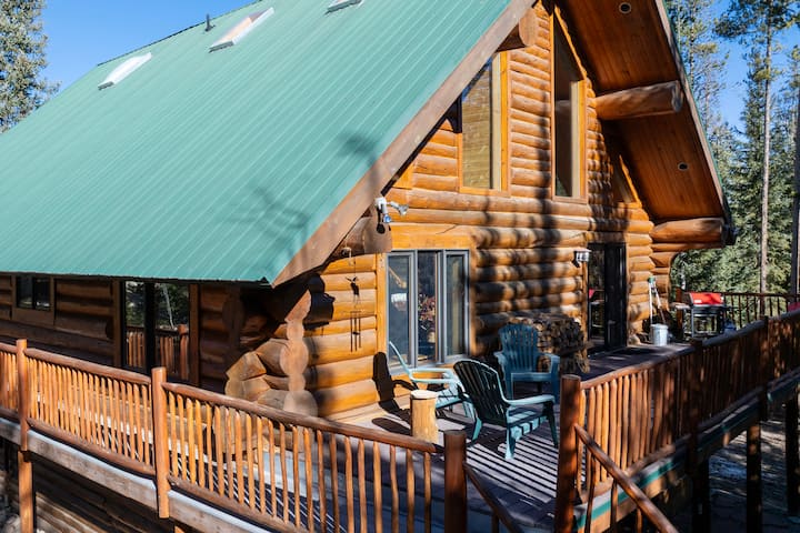 Authentic 2 Bedroom Cabin, 2 Living Spaces, - Winter Park, CO