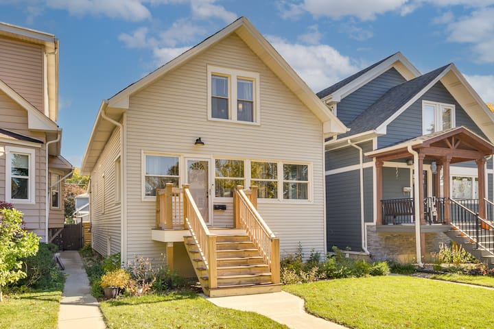 Shop, Dine & Unwind: Oak Park Home W/ Private Yard - Oak Park