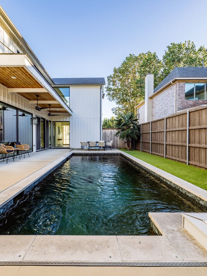 Stunning Modern Farmhouse W/ Pool - Dallas, TX