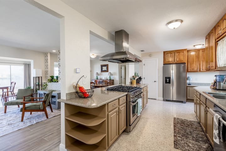 Waterfront Escape Just Minutes From The Beach - Redington Beach, FL