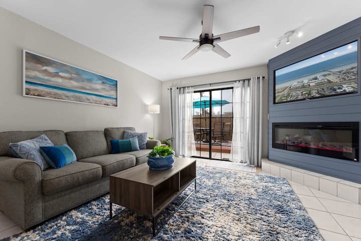 Jax Beach Townhouse - Steps To The Shore & Sunrise - Jacksonville Beach, FL