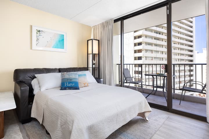 Beautiful Waikiki Sunset - Honolulu