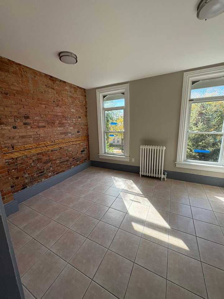 #40.6 St. Catharines 1-bedroom Hotel-apartment - St. Catharines