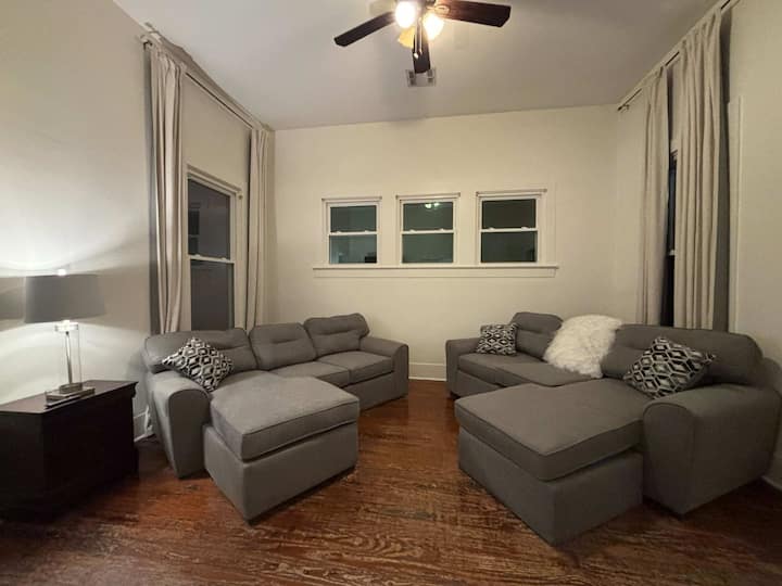 Charming 2-bedroom Home Near Downtown Lafayette - Lafayette, LA