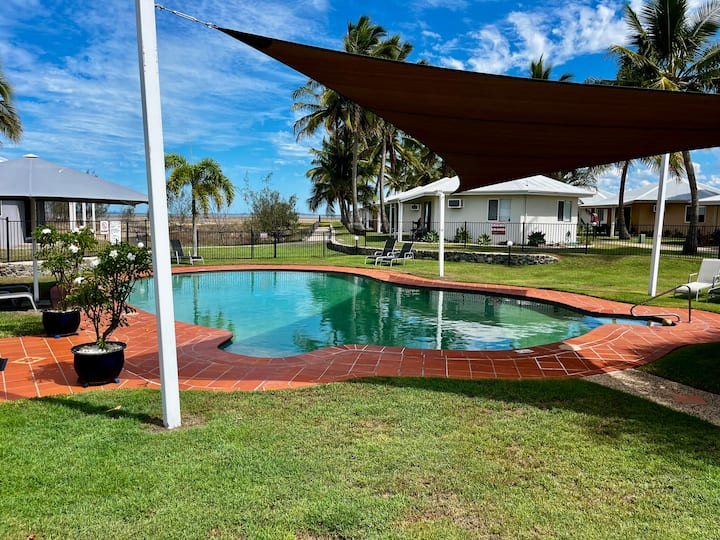 Far Beach Escape - Mackay