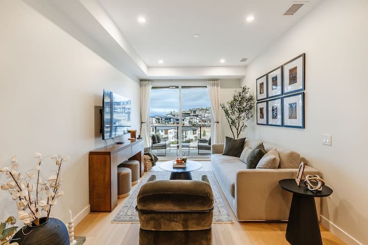 Zara | Haven | Hillside View Retreat & Modern Ease - Lake Country