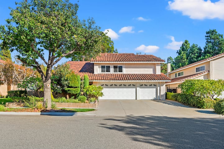 Spacious 4br Family Retreat W Private Pool - Cypress, CA