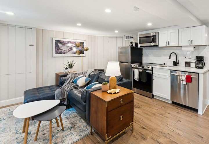 Gorgeous Renovation 2br With Ac/tv/internet/patio - Washington