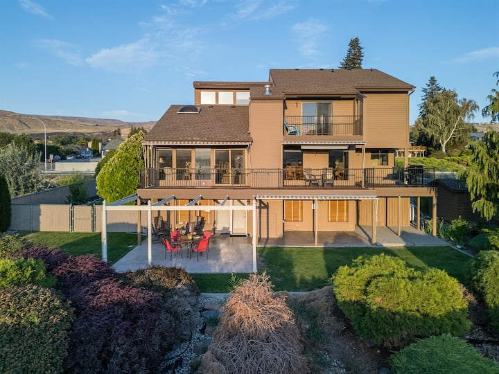 Apple Capital Getaway W/ River & Mountain Views - Wenatchee, WA