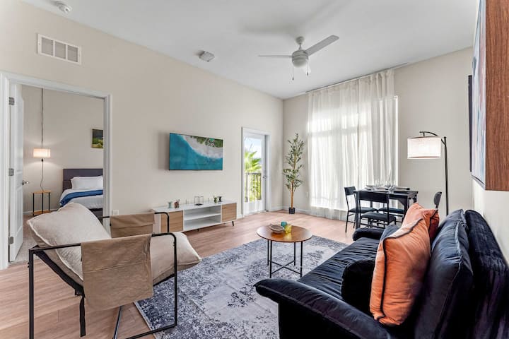 2br Pet-friendly Retreat | Sleeps 6 • Pool • Gym - Camping World Stadium - Orlando