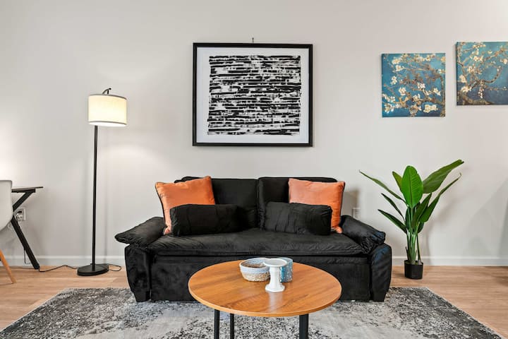 Stylish King Bed Suite | Pool • Gym • Near Epic U - Orlando