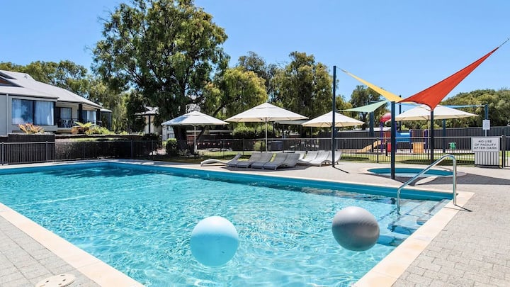 Relax At 42 Cape View Resort - Broadwater