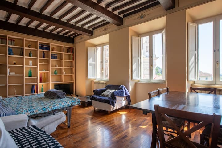 Vista Unica Con Parquet - Centro - Siena