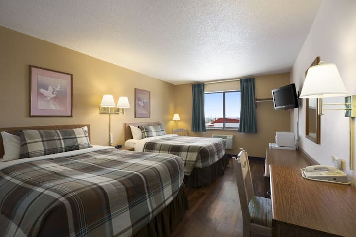 2 Queen Beds | Super 8 Las Vegas | Free Parking - Las Vegas, NM