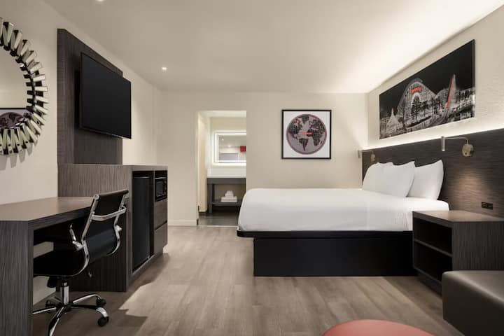 Ramada Anaheim | King Bed | Near Disneyland - Anaheim, CA