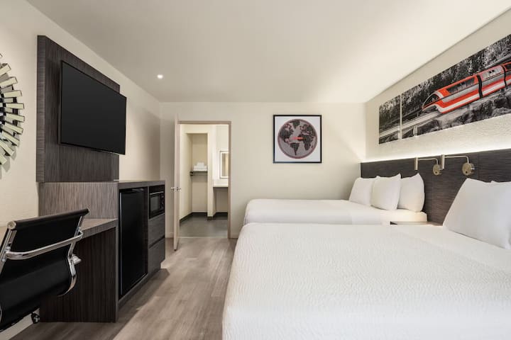 2 Queen Beds | Ramada Anaheim | Free Parking - Anaheim, CA