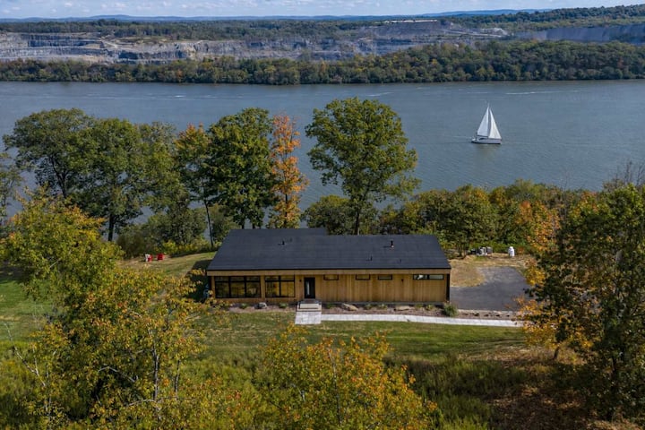 The Bluff: Designer | Views | Pool | Hot Tub - Poughkeepsie, NY