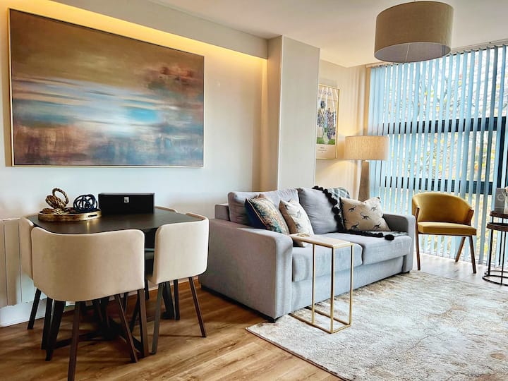 Central, Stylish 2br Flat Sleeps 6 + Parking! - Liverpool