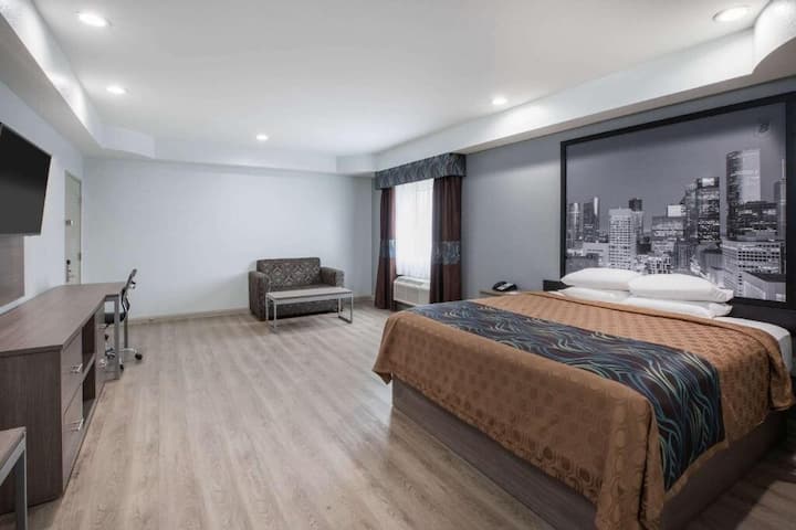 Super 8 Humble/fallcreek/houston| 1 King Bed Room - Houston, TX