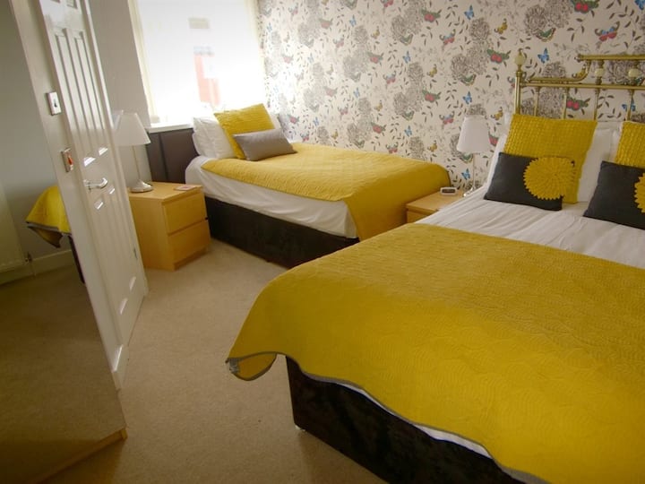 Family Room Sleeps 3 At Kenley Hotel - Blackpool