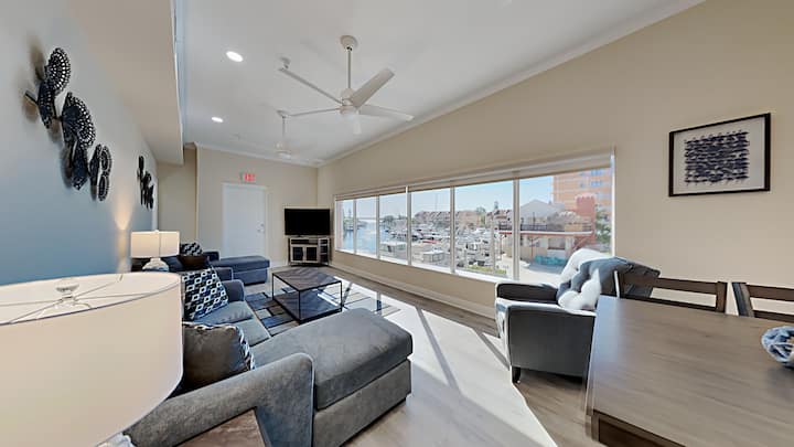 Madeira Bay Resort #300 – Marina-view Retreat - Madeira Beach, FL