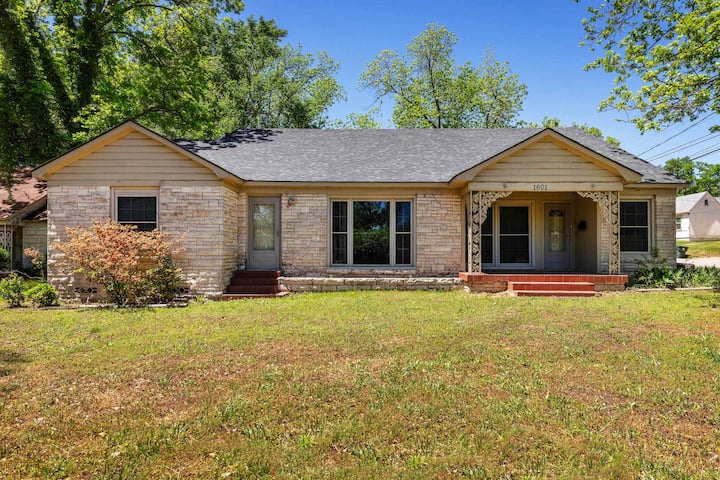 Bungalow On Outer Dr - Tyler, TX