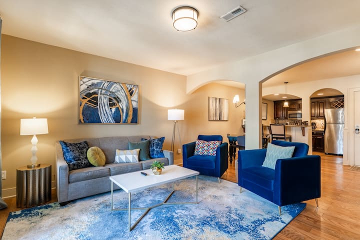 Beautiful Plaza Condo | 01 - Kansas City