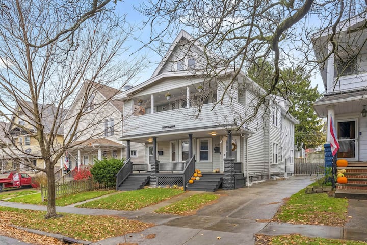 Modern Cleveland Getaway | Near Edgewater Park - Cleveland, OH