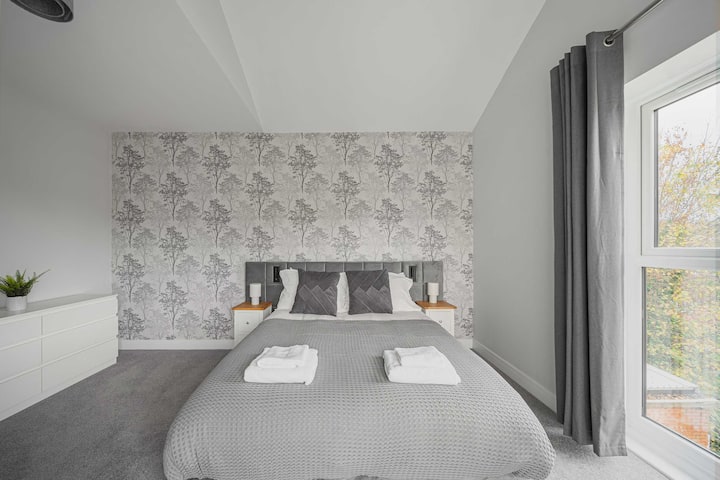 The Roost Group - 2 Bed Riverside Penthouse No.9 - Maidstone