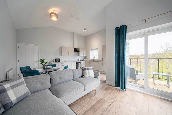 The Roost Group - 2 Bed Riverside Penthouse No.9 - Maidstone