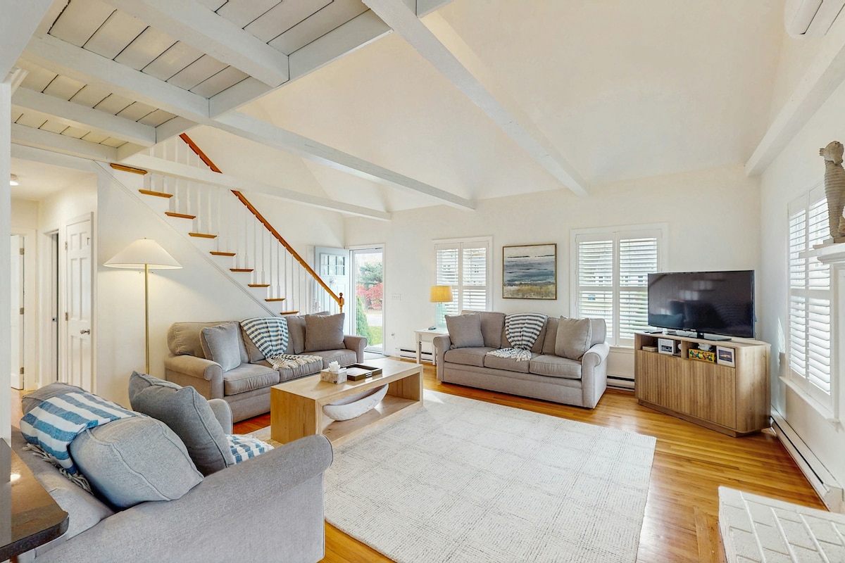 3BR: Walk to beach, large yard, fireplace & AC - Houses for Rent in ...