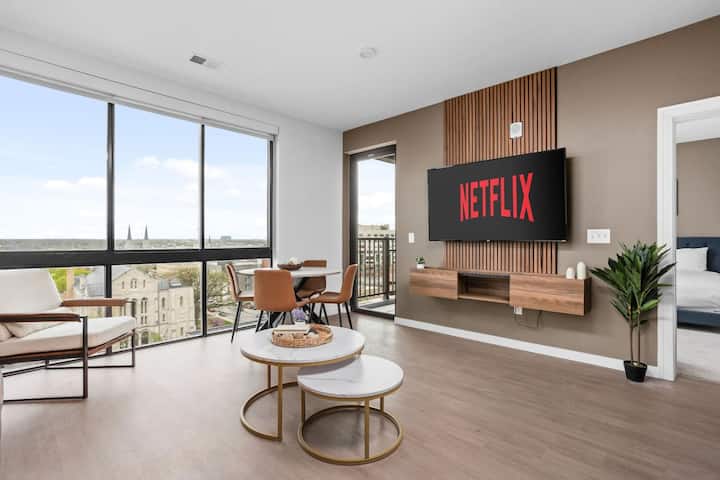 Spacious Luxury 2br | Pool+lounge - Indianapolis, IN