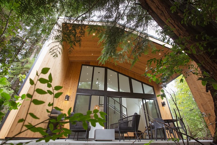 New-moniker Beach House Close To Beaches + Shops - Tofino