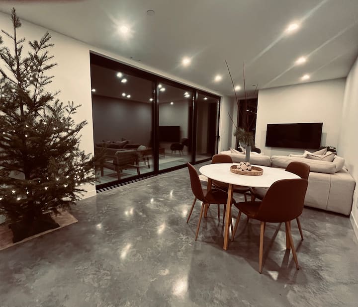 2br | Private Hot Tub | Views | Luxury | New Home - 威士拿