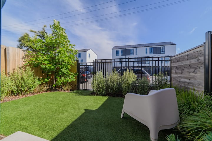 Cute & Stylish Loft | Affordable City Stay - Christchurch