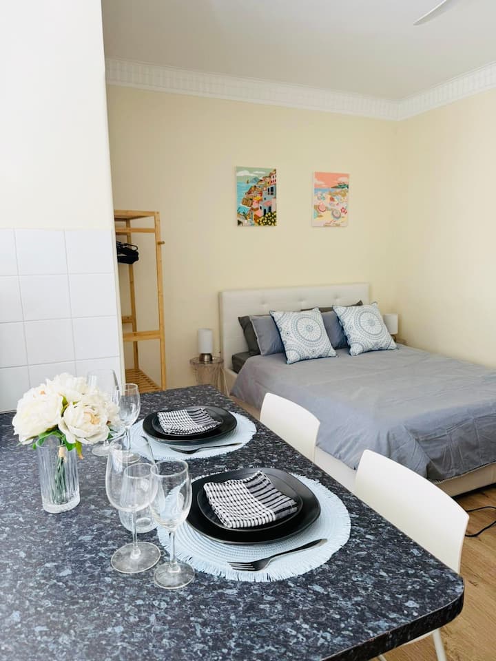 Beachfront Comfort Studio | 10sec From The Beach - Bondi Beach