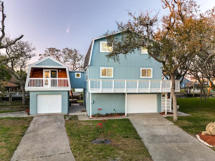 Waterfront | 8 Beds | Canal | Game Room | Kayaks - Crescent Beach, FL