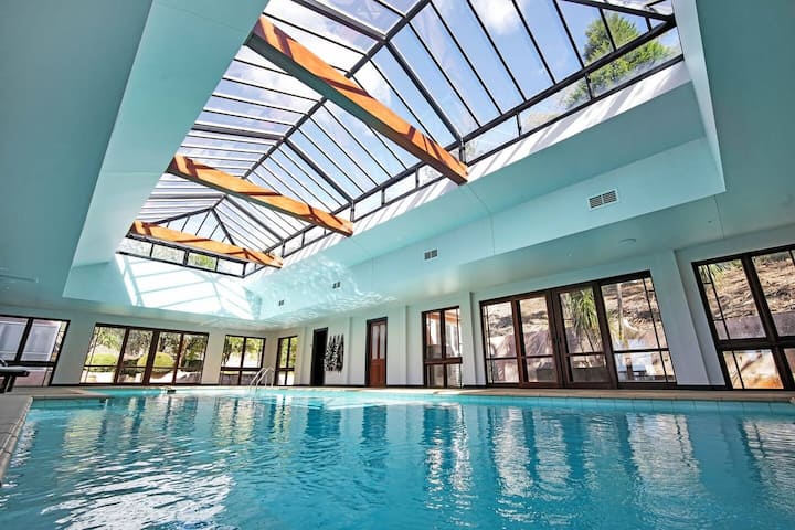 Villa Donini | Lux Estate With Pool & Tennis Court - Riverside