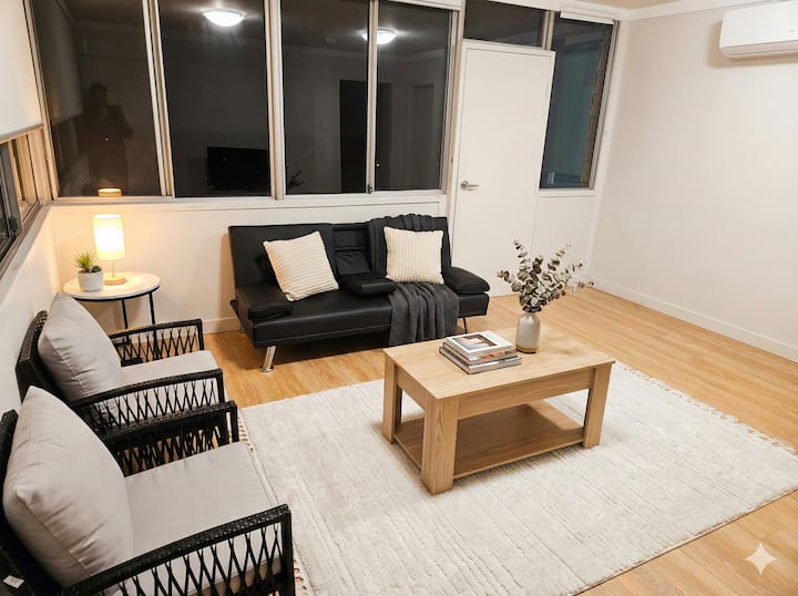 Huge 3bed Family Home | 4-car Parking | Near Parra - Blacktown