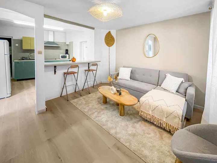 Lx120 T2 Au Pied De La Cité, Vue Sur Les Remparts - Carcassonne