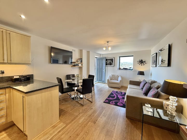 Octopus. Quay West - Burton Bradstock