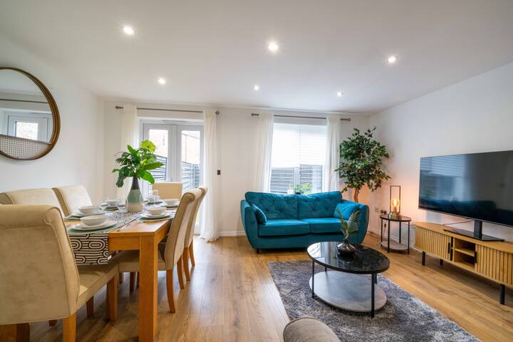Lysaght House* Groups *Contractors *Sleeps 5 - Newport