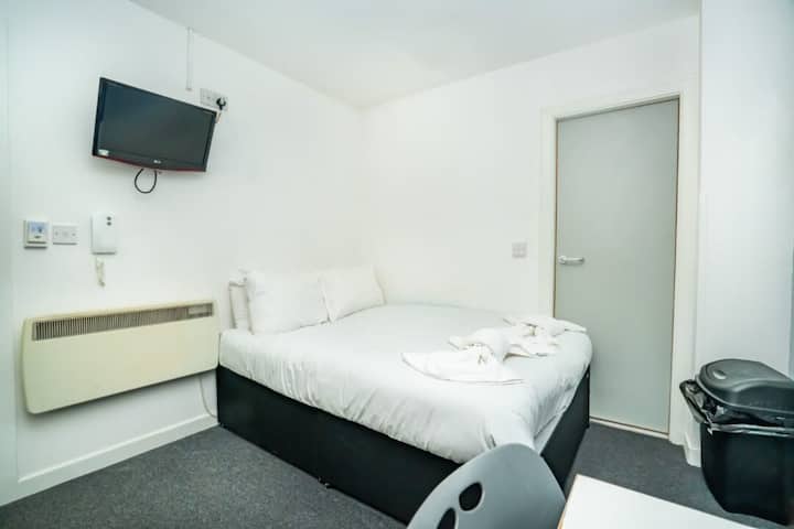 Budget Bright En-suite Room In Central Coventry - Coventry