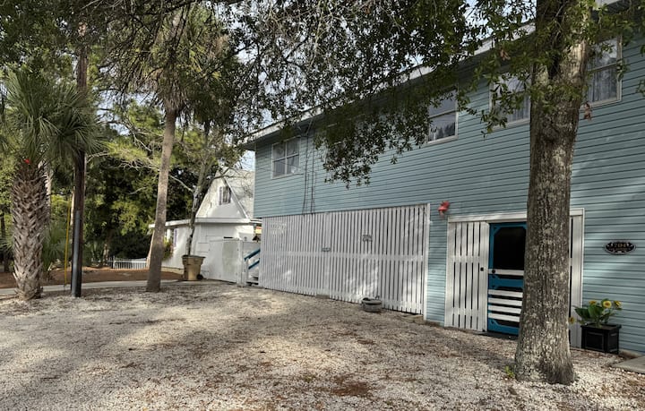 Seagull's N Turtle's Beach House -Pet Friendly - Tybee Island, GA
