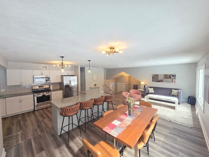 Dunes Forest Retreat - Gary, IN