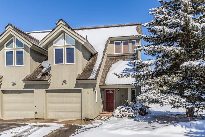 Year-round Base W/ Balcony & Mtn Views In Driggs! - Driggs, ID