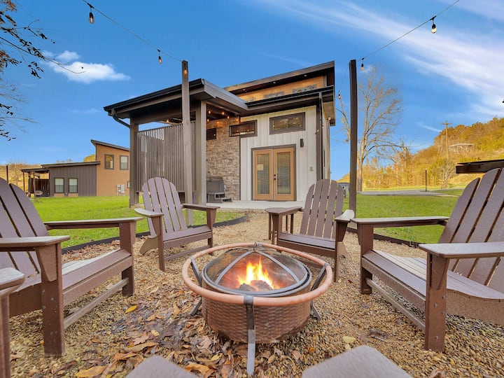 Stunning New Construction, Close 2 Town W/hot Tub! - Sevierville, TN